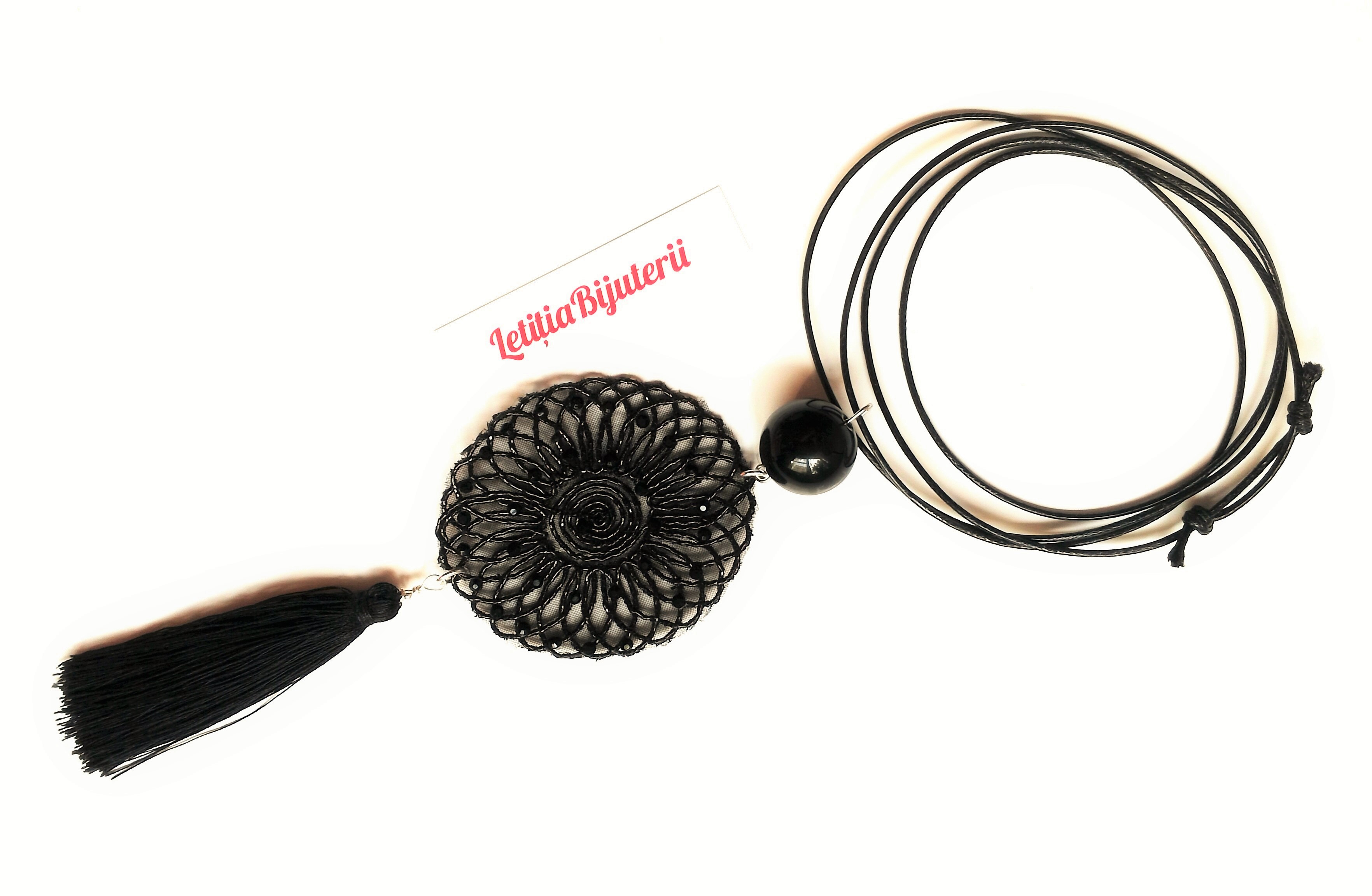 Colier argint 925, onix, dantela neagra si ciucure negru