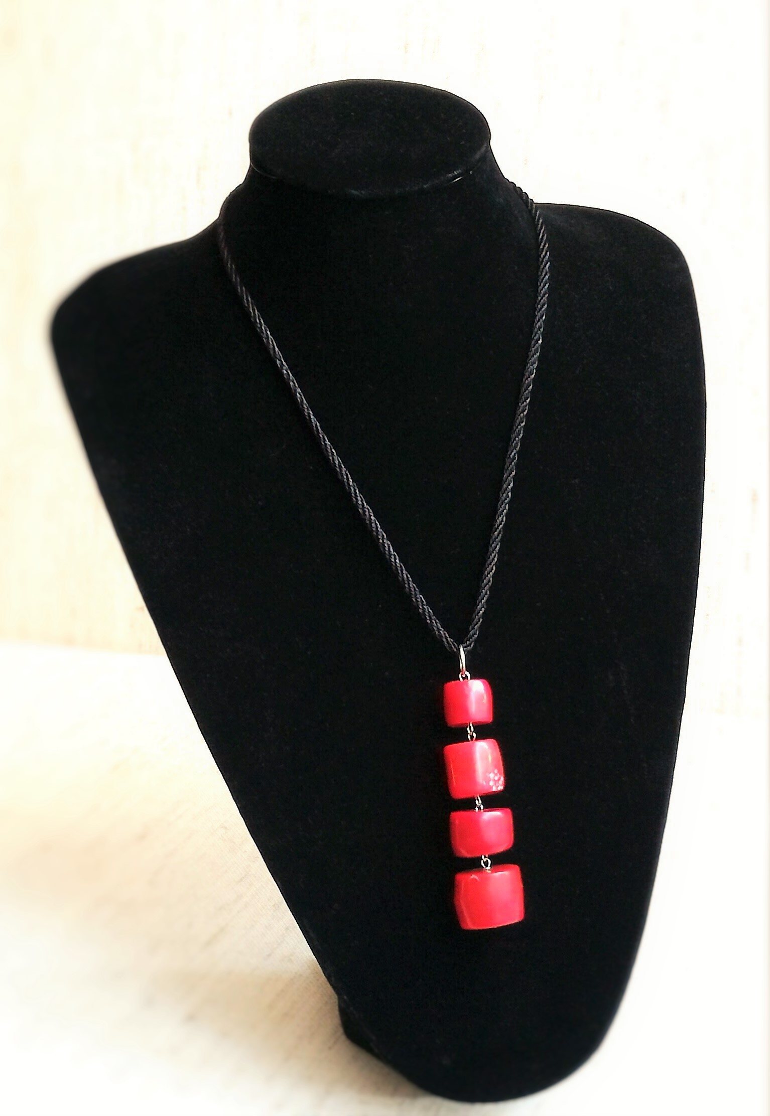 Colier din argint 925, snur negru si coral masiv